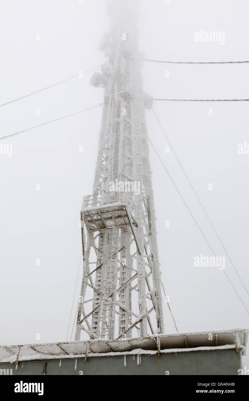 Transmitting antenna tower hi-res stock photography and images - Alamy