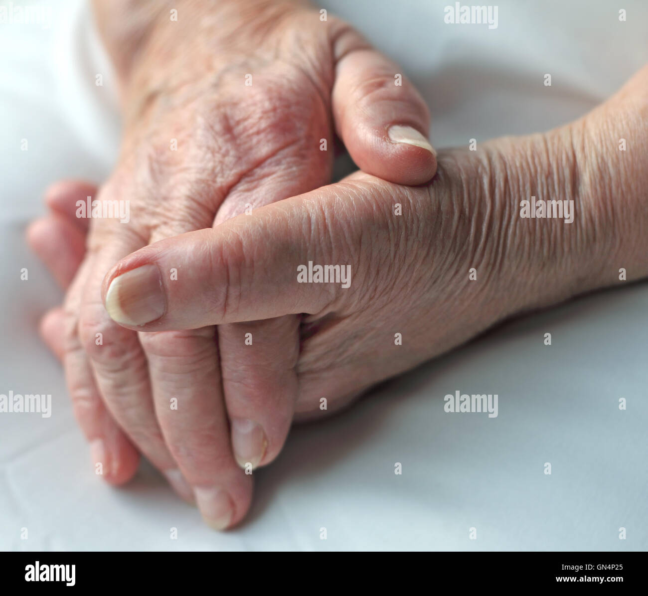 Old wrinkled hands Stock Photo - Alamy