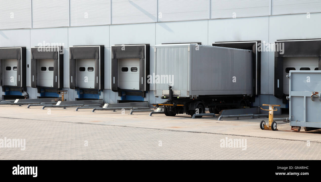 Warehouse ramp hi-res stock photography and images - Alamy