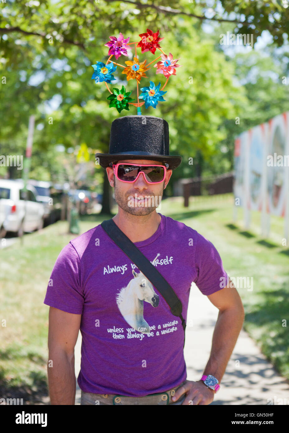 Man wearing top hat hi-res stock photography and images - Alamy