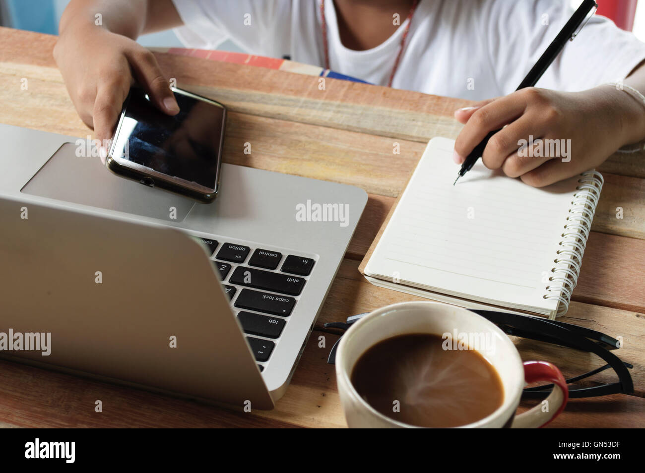 Kids doing homework table hi-res stock photography and images - Alamy