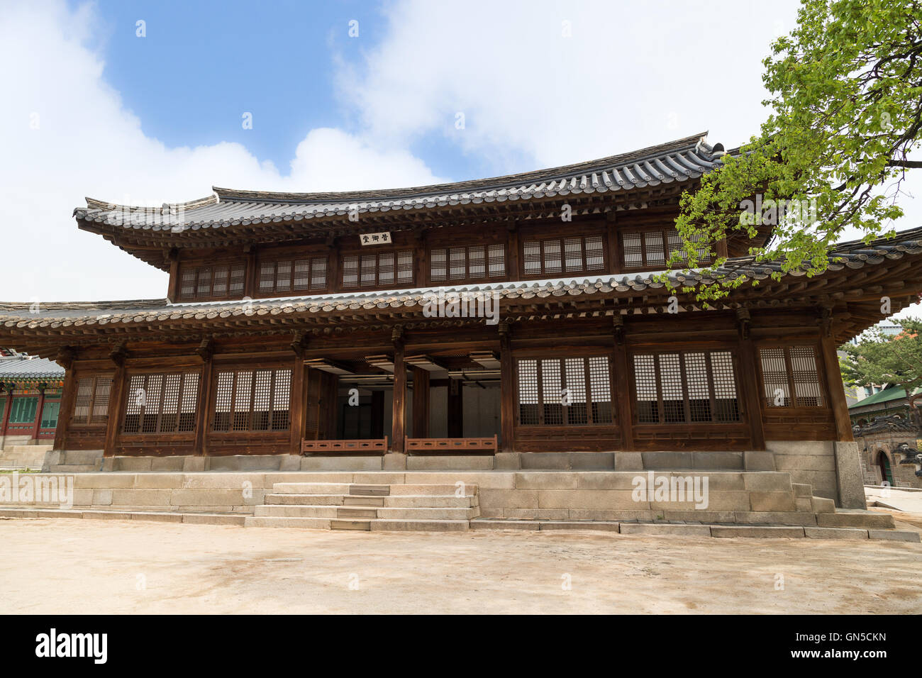 Two storey palace hi-res stock photography and images - Alamy