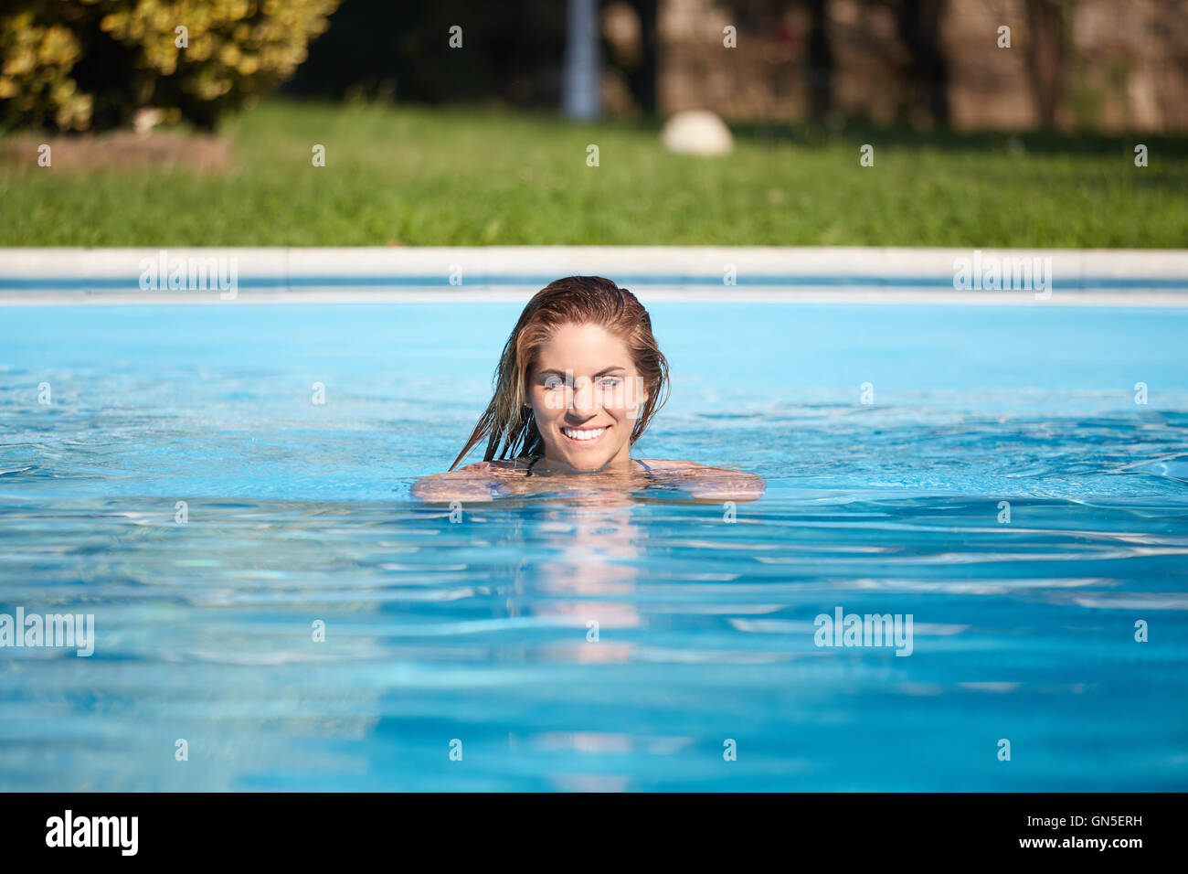 beautiful woman in swimming pool Stock Photo - Alamy