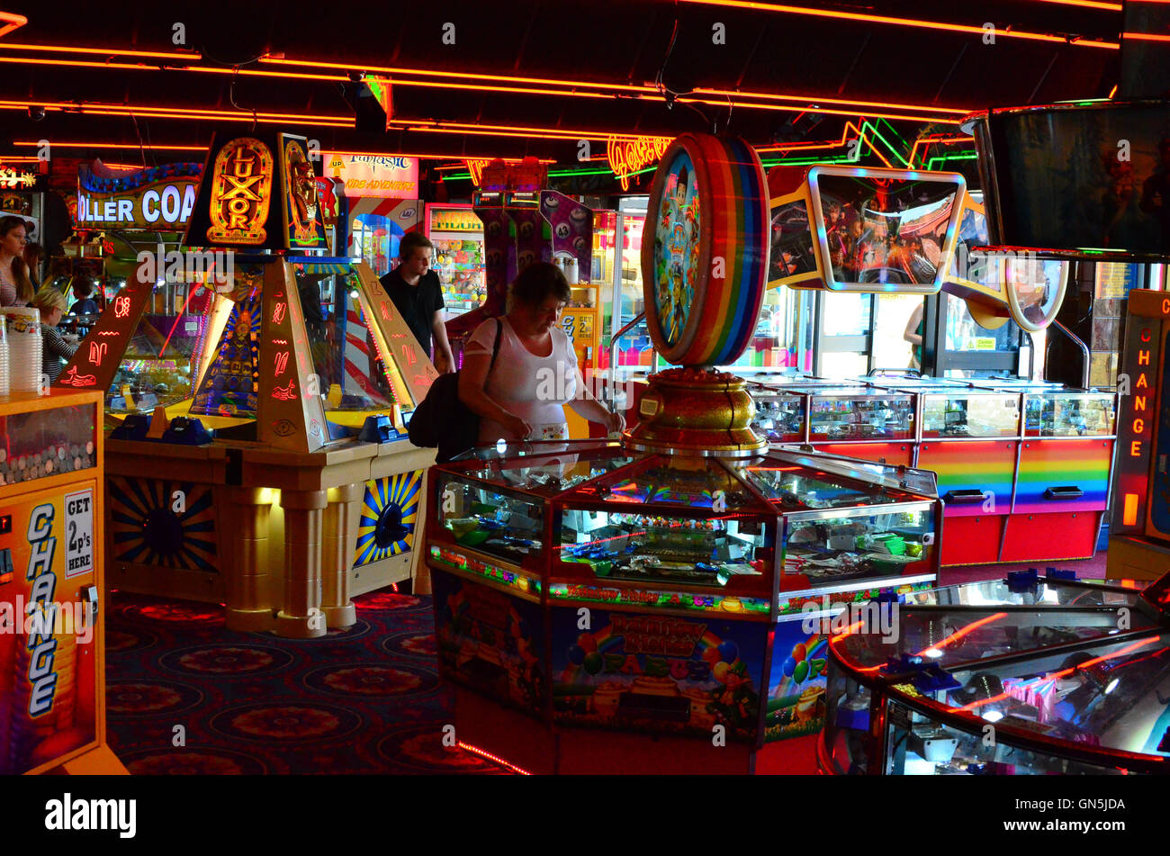 Amusement arcade whitby hi-res stock photography and images - Alamy