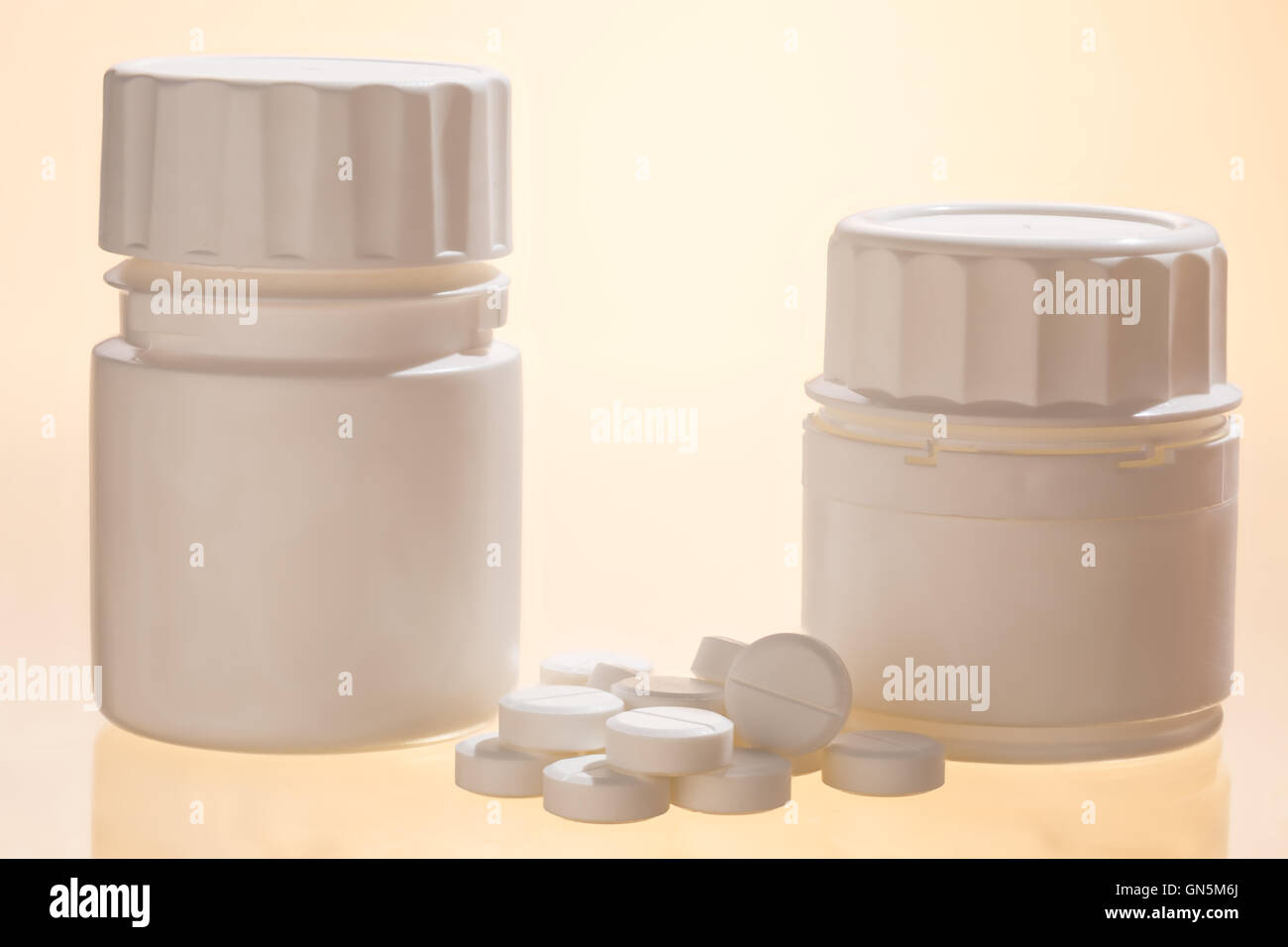 Round yellow pill hi-res stock photography and images - Alamy