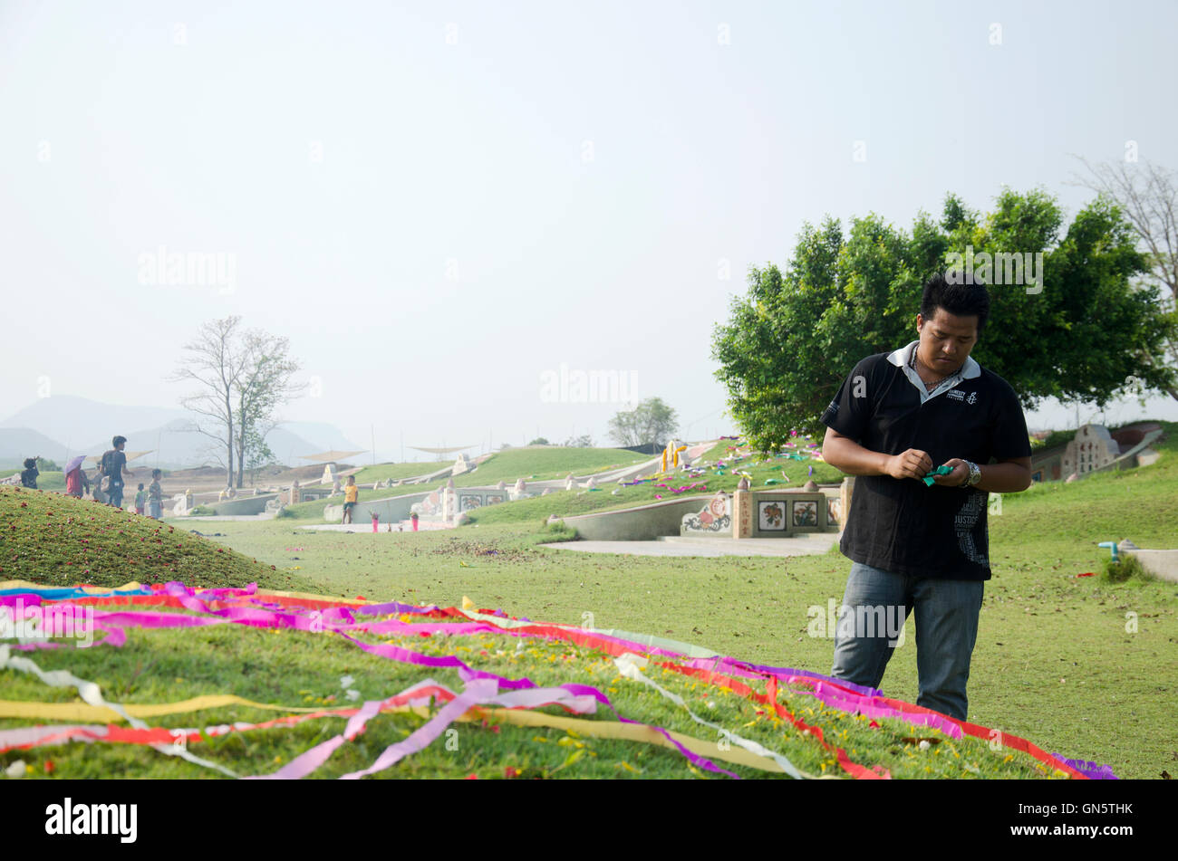 Chinese ancestor grave offerings hi-res stock photography and images ...