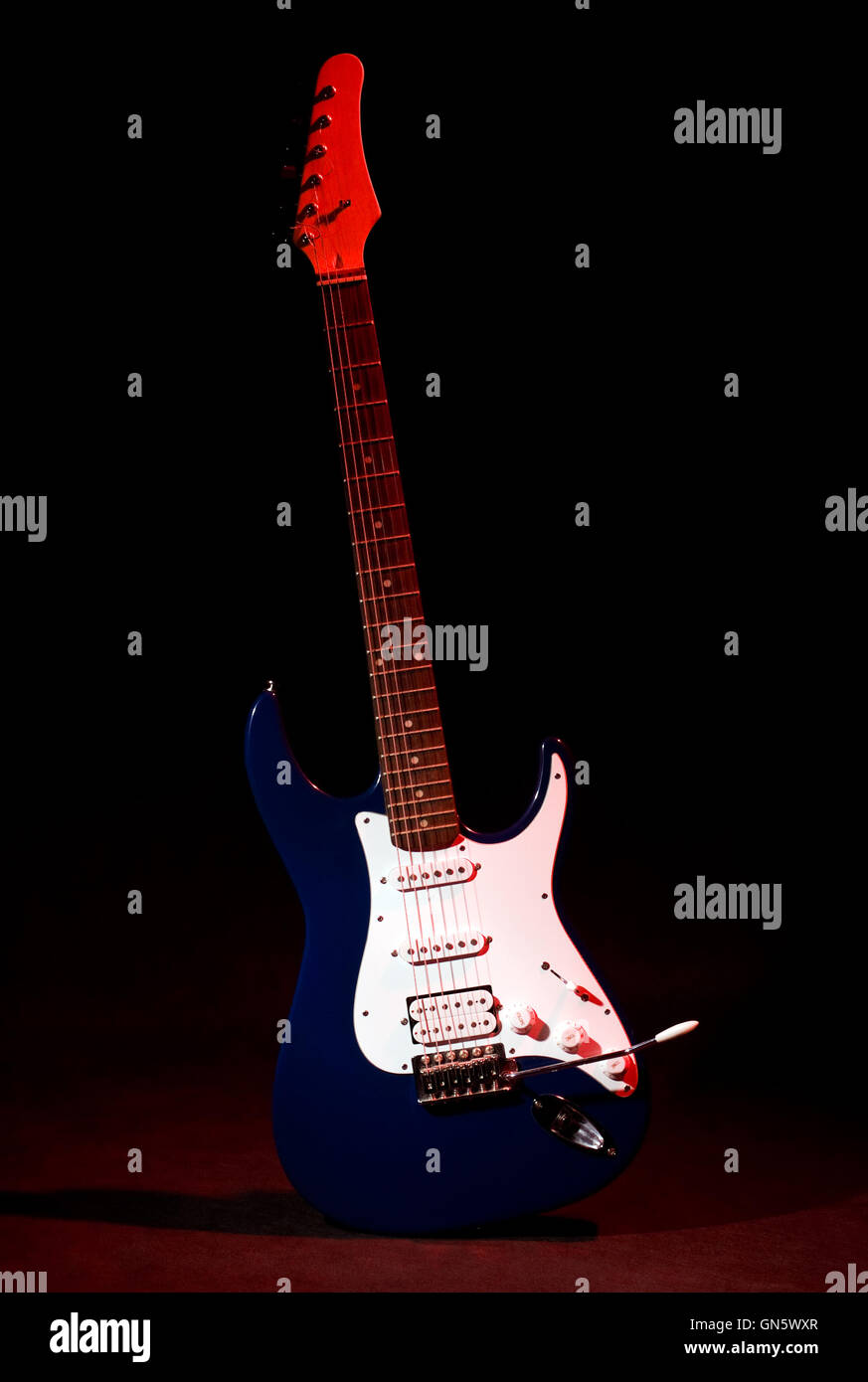 Red and white guitar hi-res stock photography and images - Alamy
