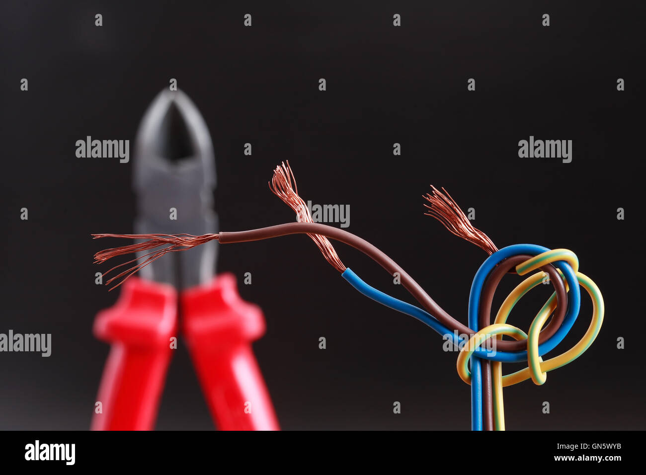 Nippers And Wire Stock Photo - Alamy