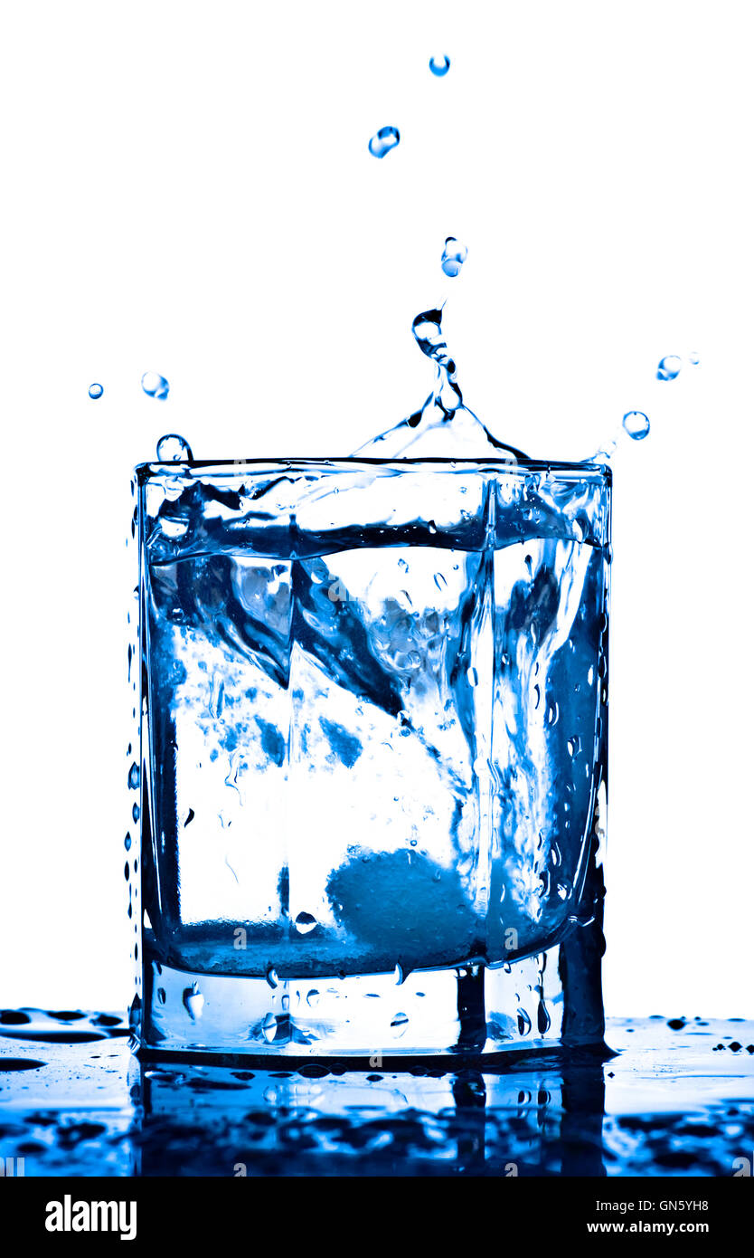 Ice cube falling glass water hi-res stock photography and images - Alamy