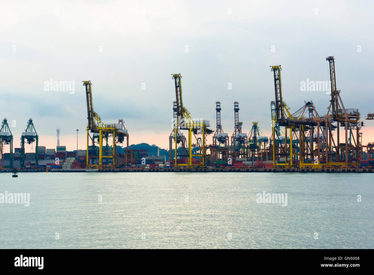 Seaport loading unloading goods hi-res stock photography and images - Alamy