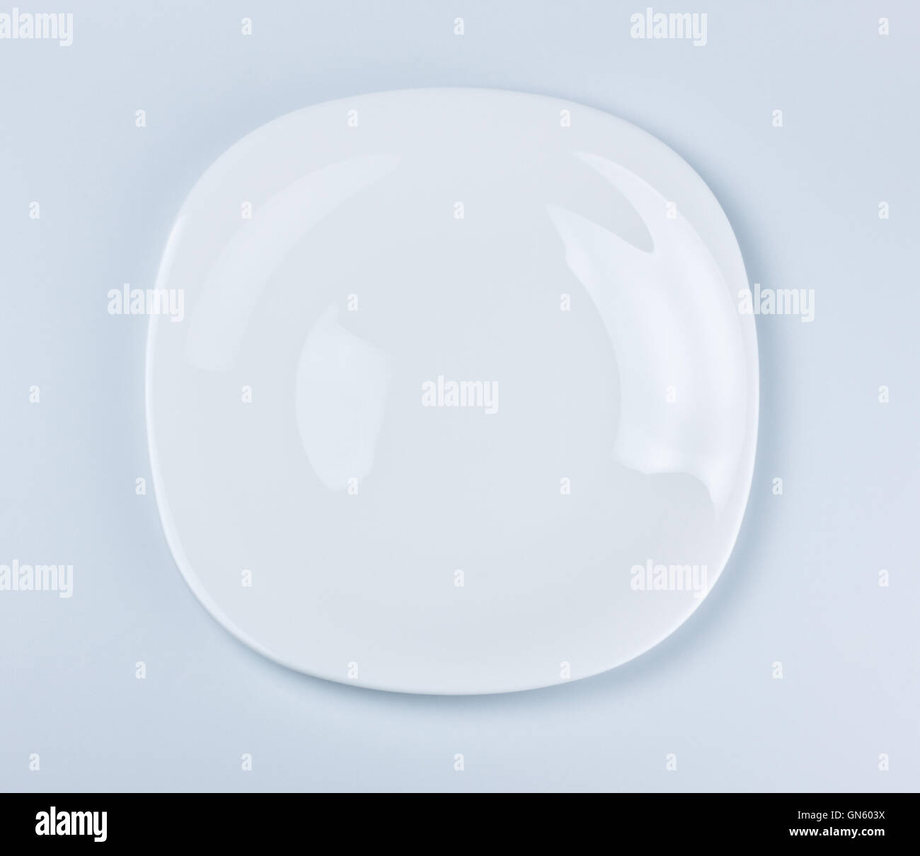 empty white dish Stock Photo - Alamy