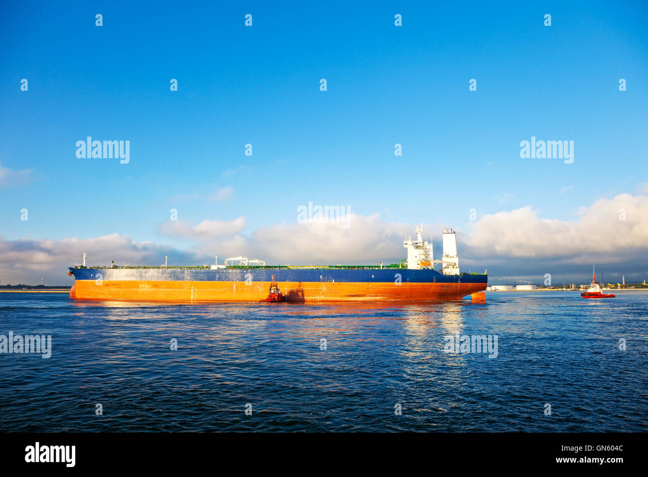 Tugboats pulling the tanker at sea in the morning Stock Photo - Alamy