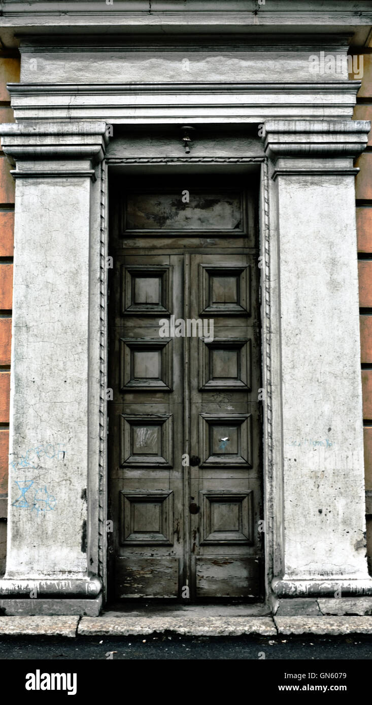 old terrible door Stock Photo - Alamy