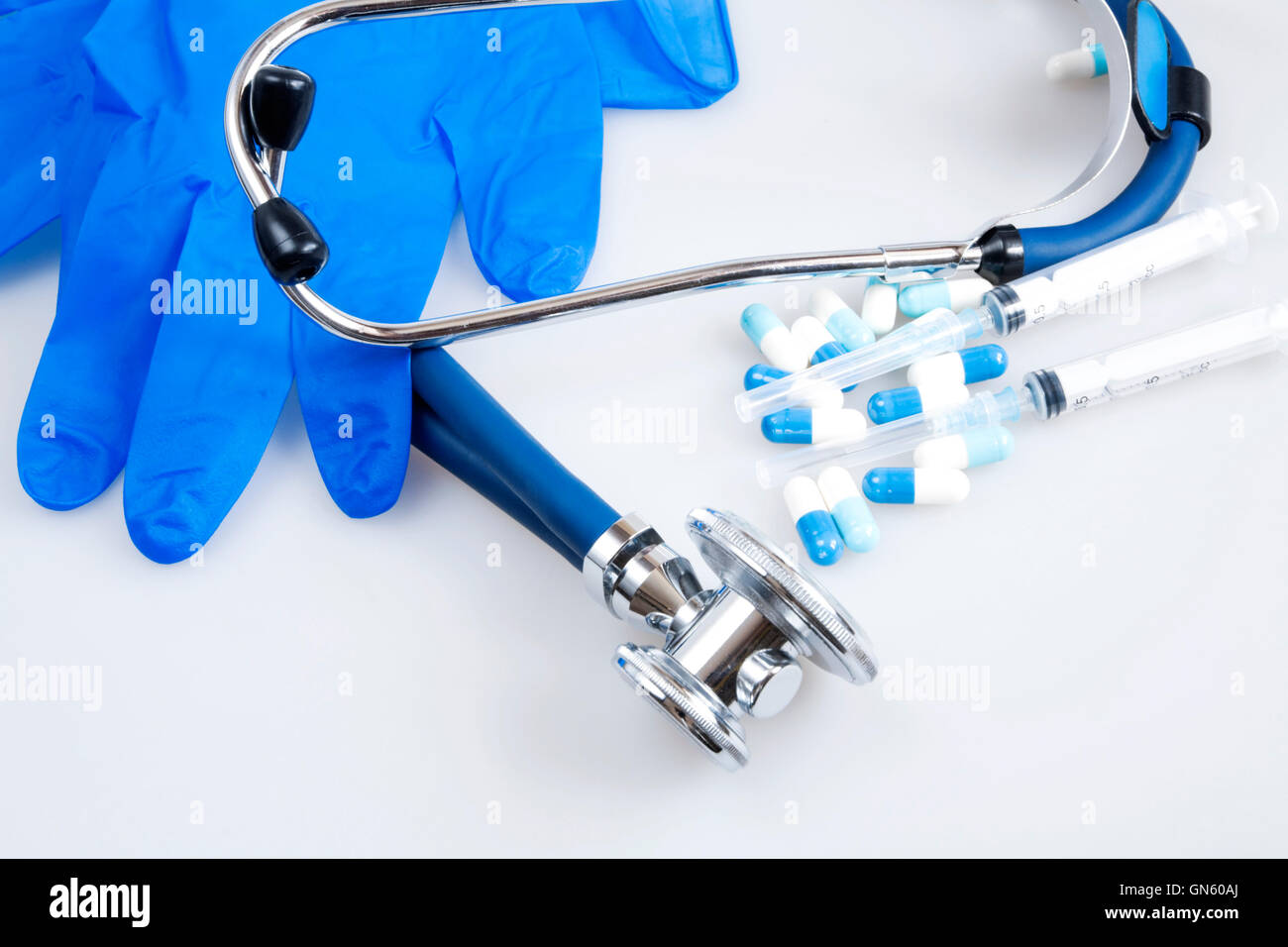 Syringe tablets and other medical items Stock Photo - Alamy