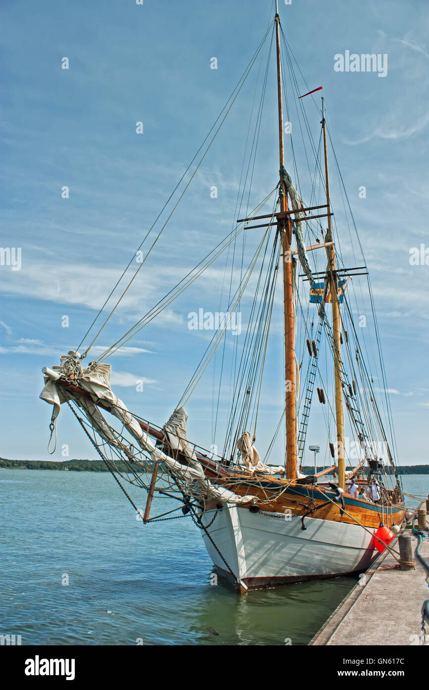 Old wooden sailing vessel ship hi-res stock photography and images - Alamy