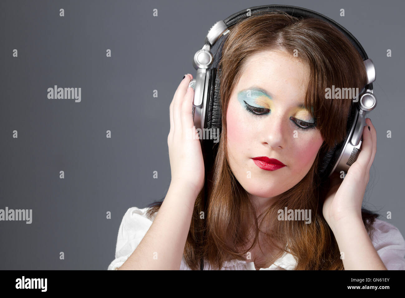 beautiful teen with earphones Stock Photo - Alamy