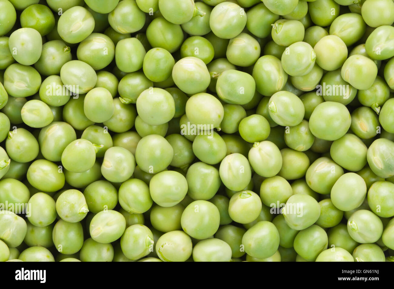 Full of fresh green peas Stock Photo - Alamy