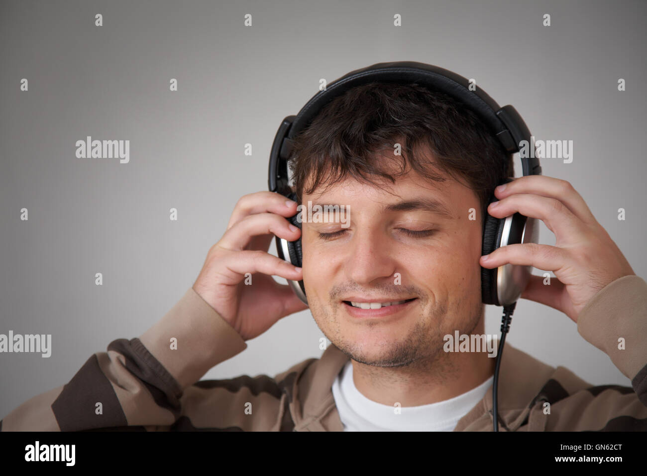 young man with headphones Stock Photo - Alamy