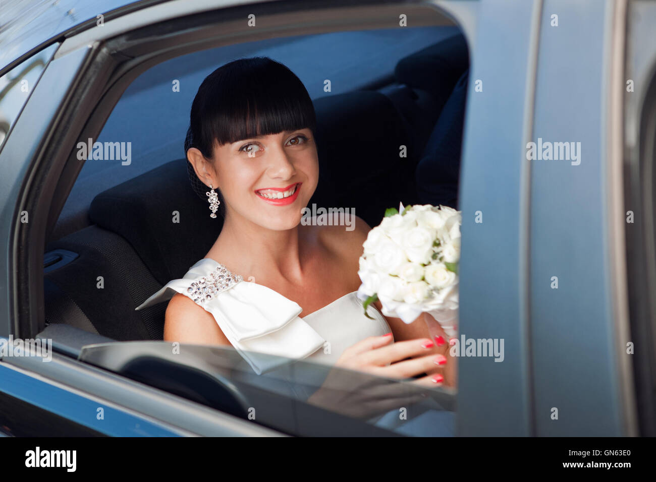 portrait of the bride in the wedding car Stock Photo - Alamy