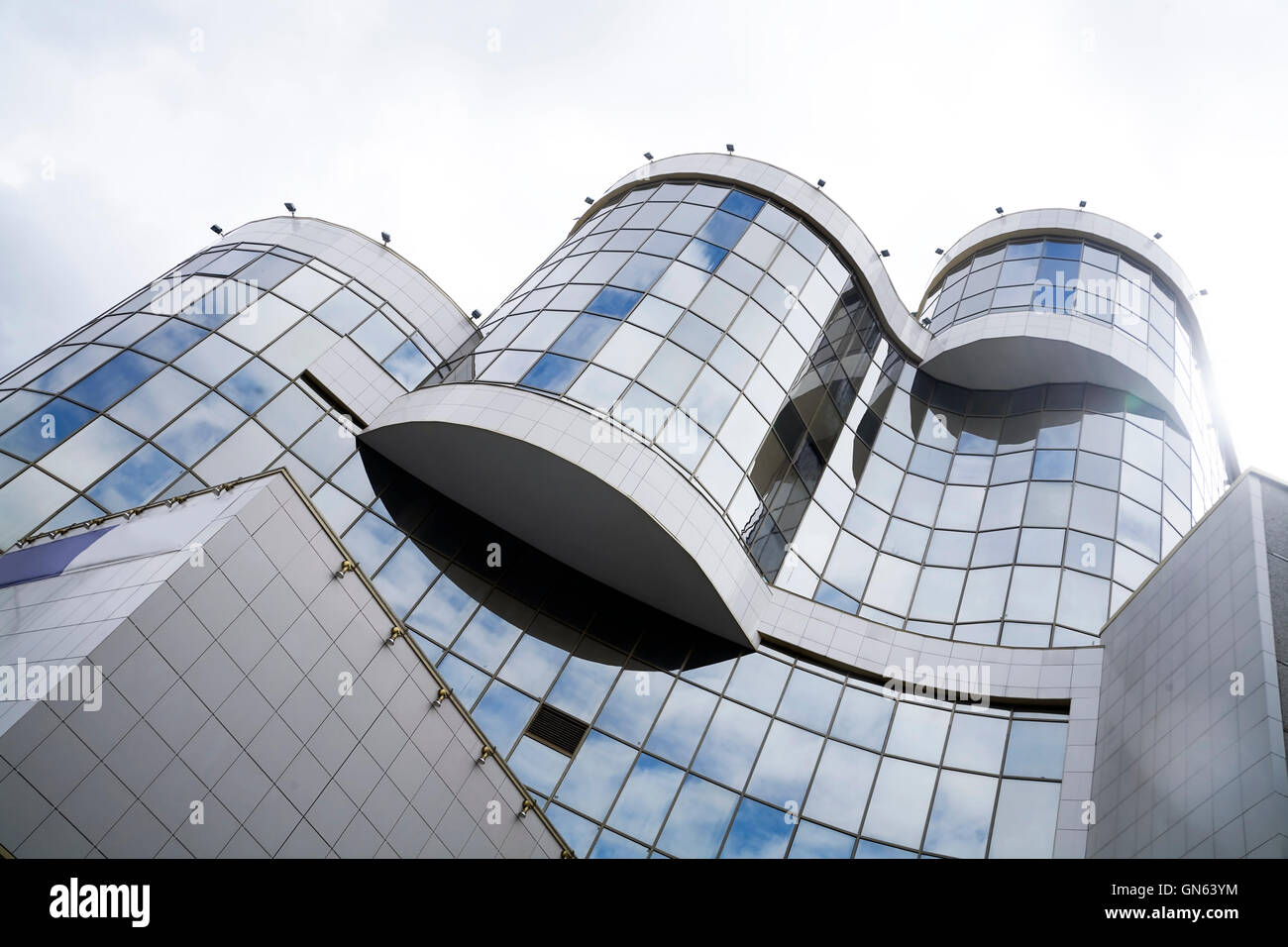 Mirror building with bends Stock Photo - Alamy