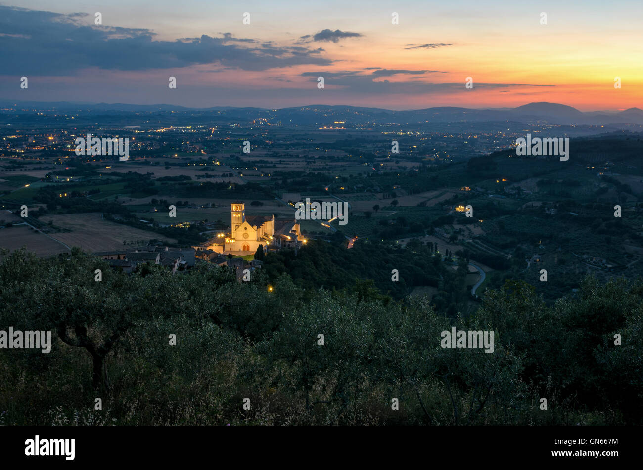 Assisi (Umbria) Basilica di San Francesco at sunset Stock Photo - Alamy