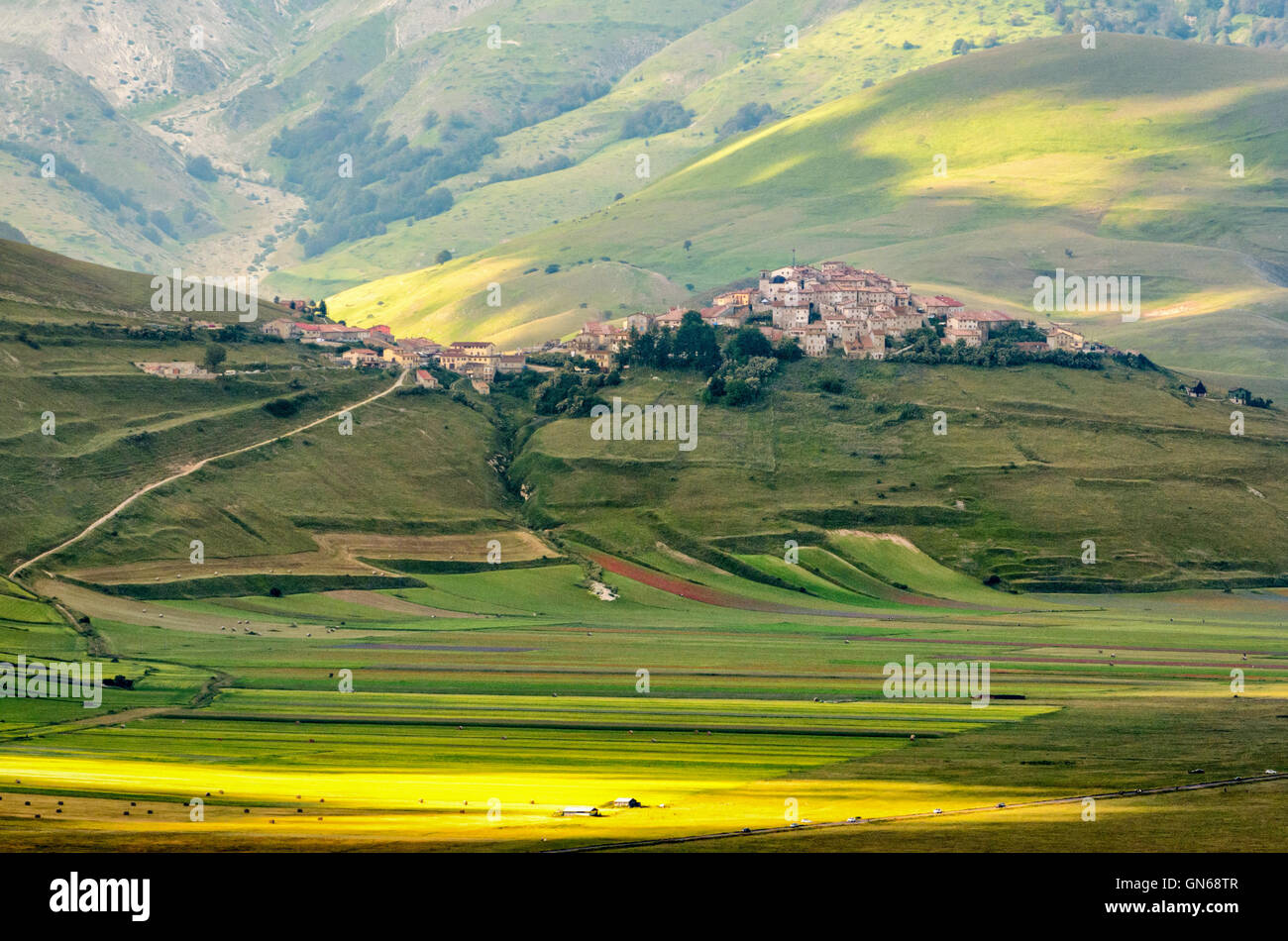 Castelluccio di Norcia (Umbria Stock Photo - Alamy
