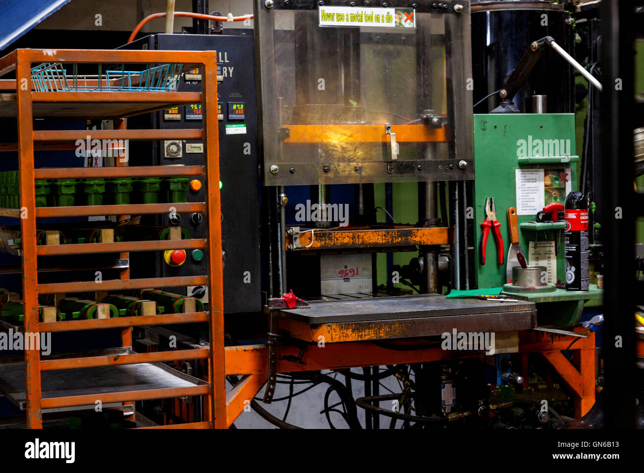 Injection molding machine hi-res stock photography and images - Alamy