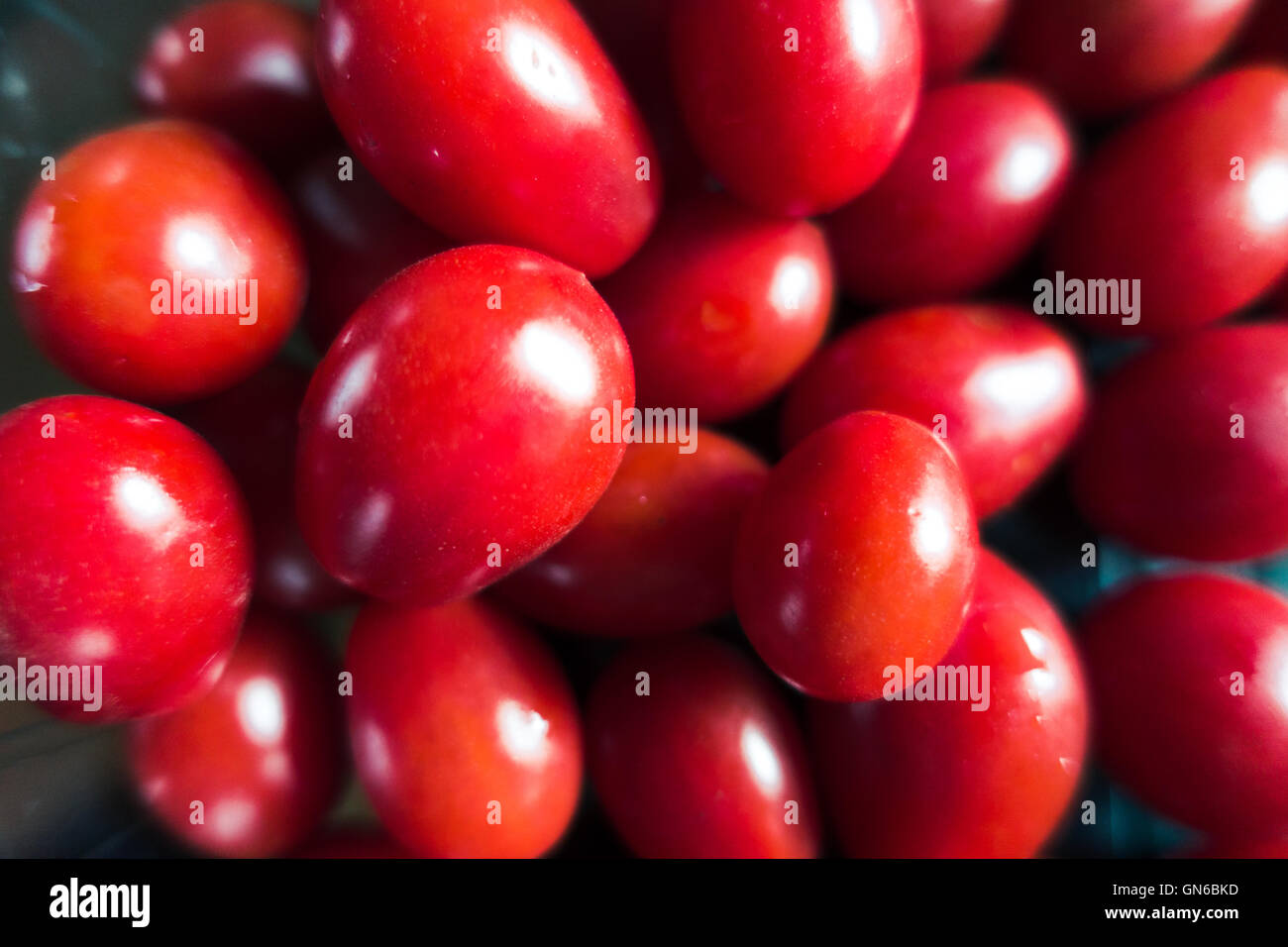 Small red tomatoes hi-res stock photography and images - Alamy
