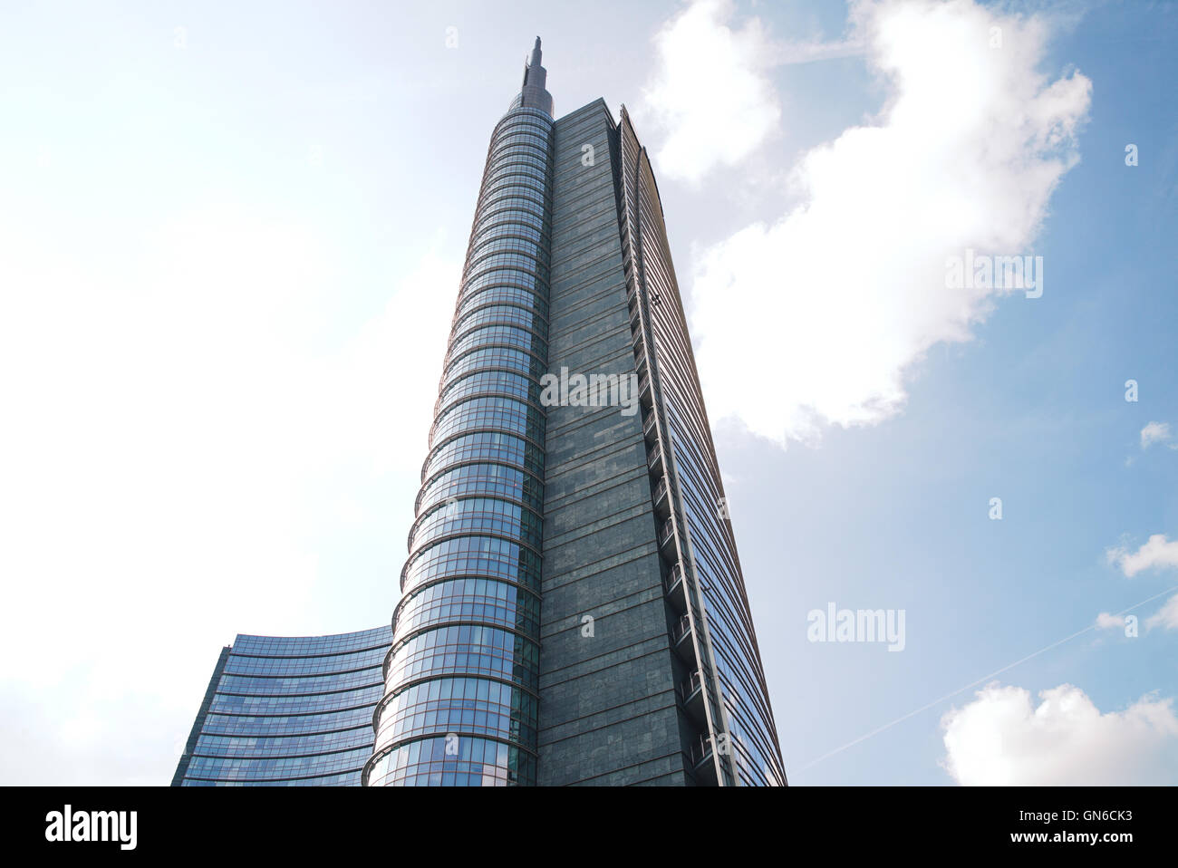 Commercial modern tower hi-res stock photography and images - Alamy