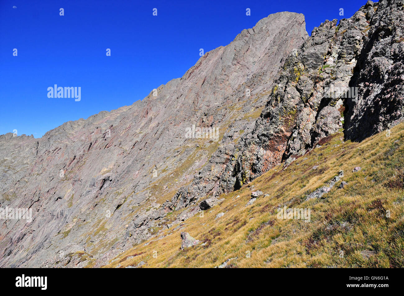 Approaching Crestone Peak, Colorado 14er in the Sangre de Cristo Range ...