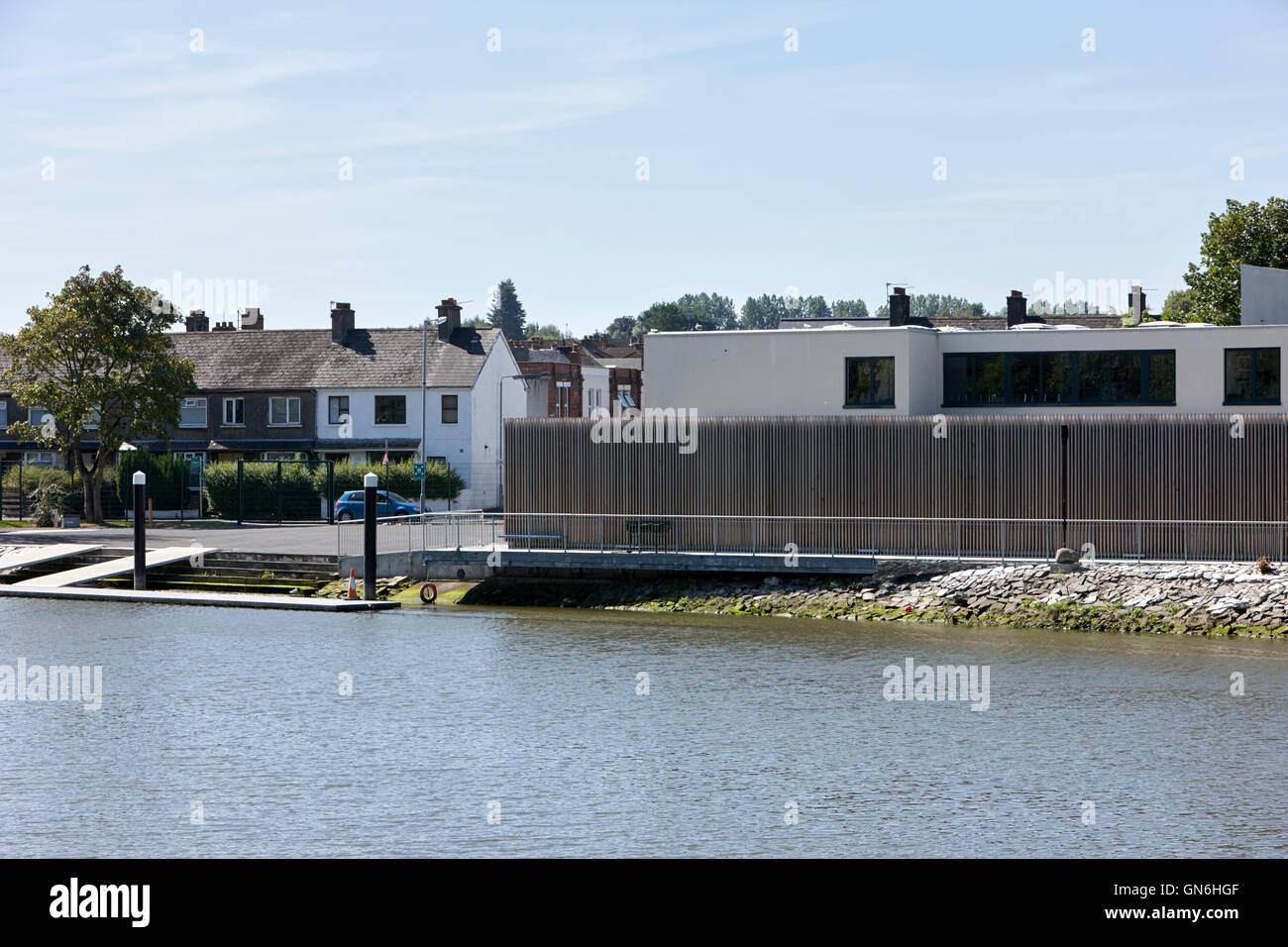 queens university of belfast boat club on the river lagan stranmillis ...