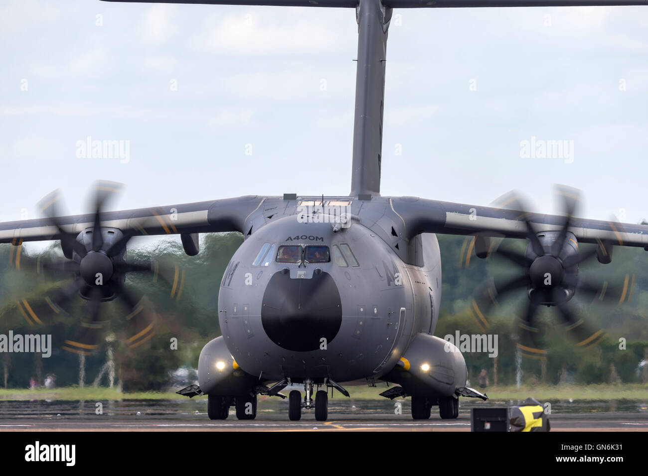 Airbus A-400M Atlas military transport aircraft F-WWMZ Stock Photo - Alamy