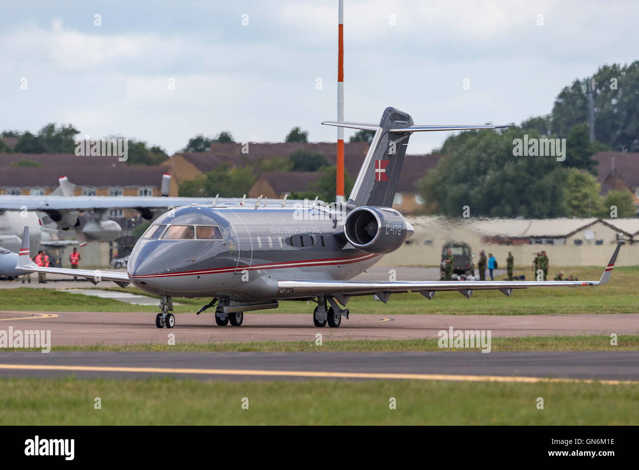 Royal Danish Air Force Bombardier Challenger 604 (CL-600-2B16) VIP jet ...
