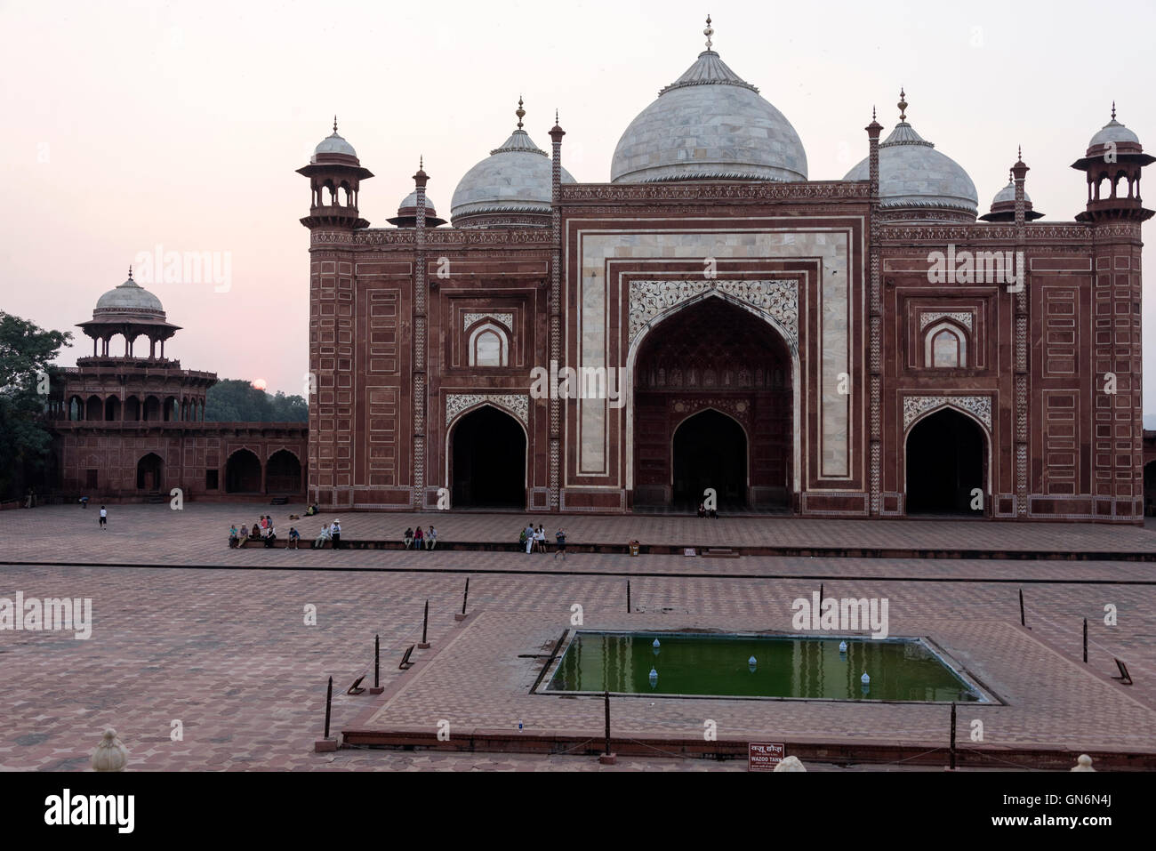 Behind taj mahal hi-res stock photography and images - Alamy