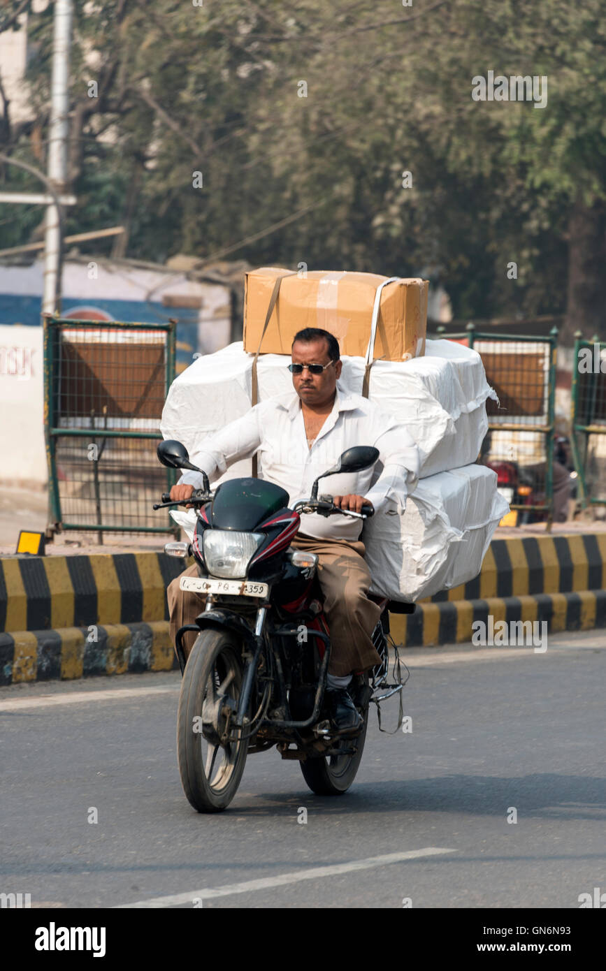 India man carrying goods hi-res stock photography and images - Alamy