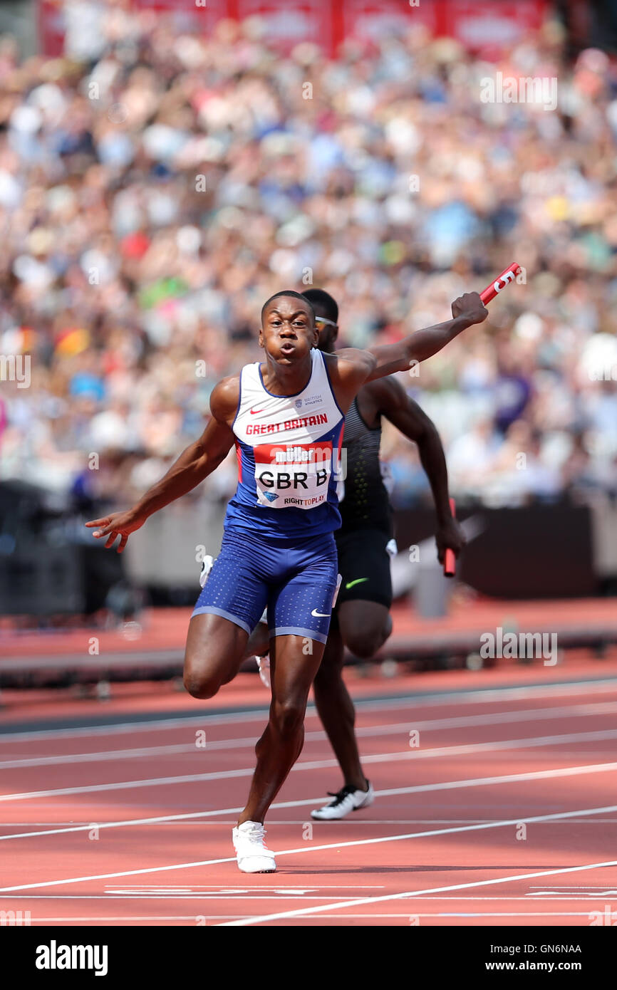 100 meter relay for men hi-res stock photography and images - Alamy