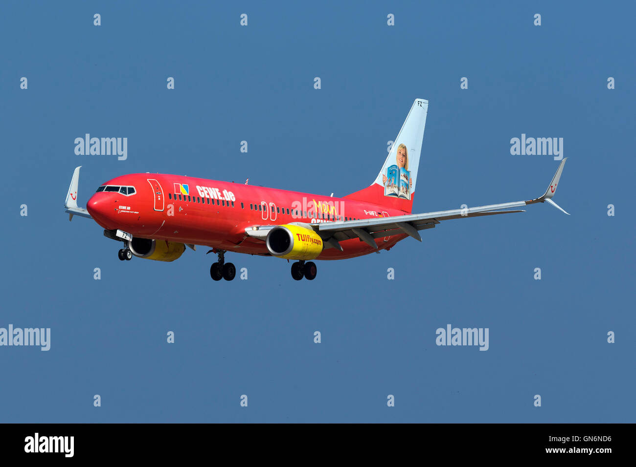 TUIfly Boeing 737-8K5 [D-AHFZ] in special CEWE.de color scheme on ...