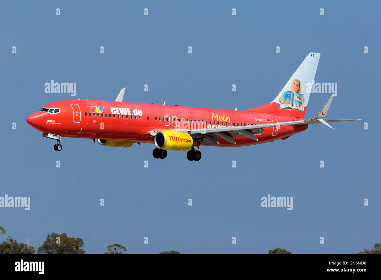 TUIfly Boeing 737-8K5 [D-AHFZ] in special CEWE.de color scheme on ...