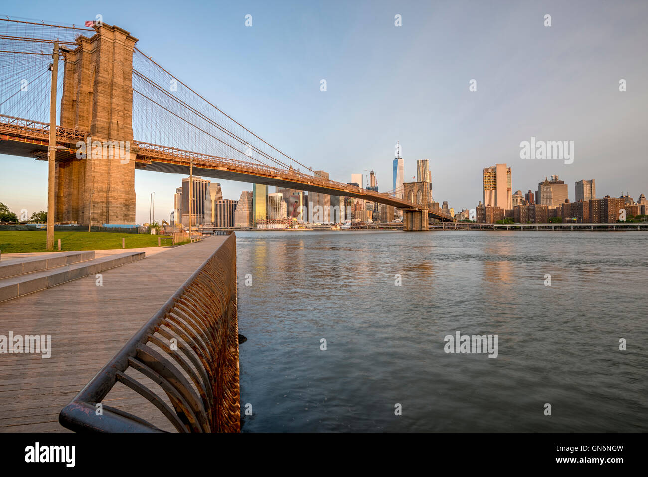 Unique view of the Brooklyn Bridge and boardwalk Stock Photo - Alamy