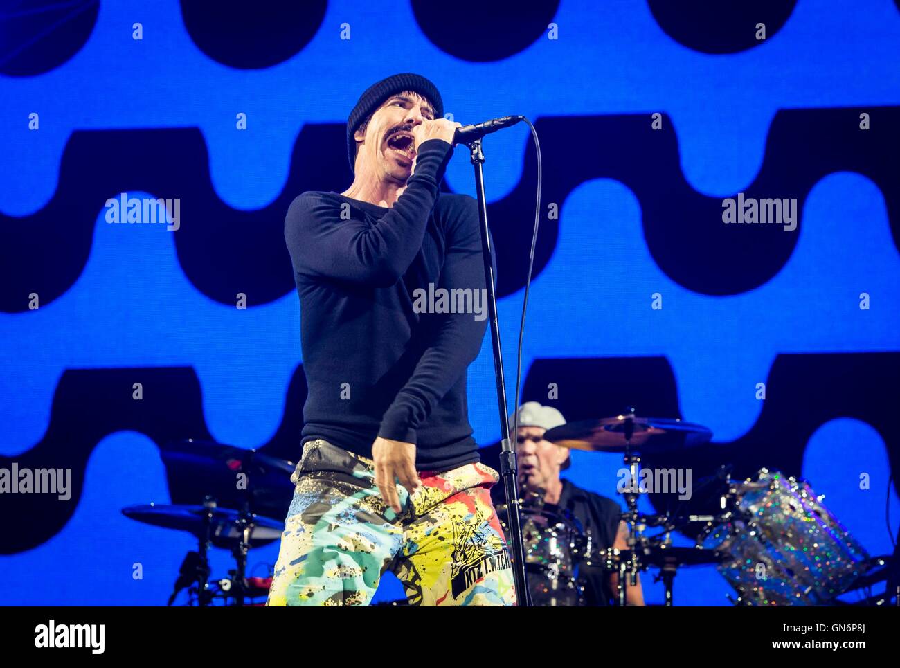 Red Hot Chili Peppers lead singer Anthony Kiedis performs during the ...