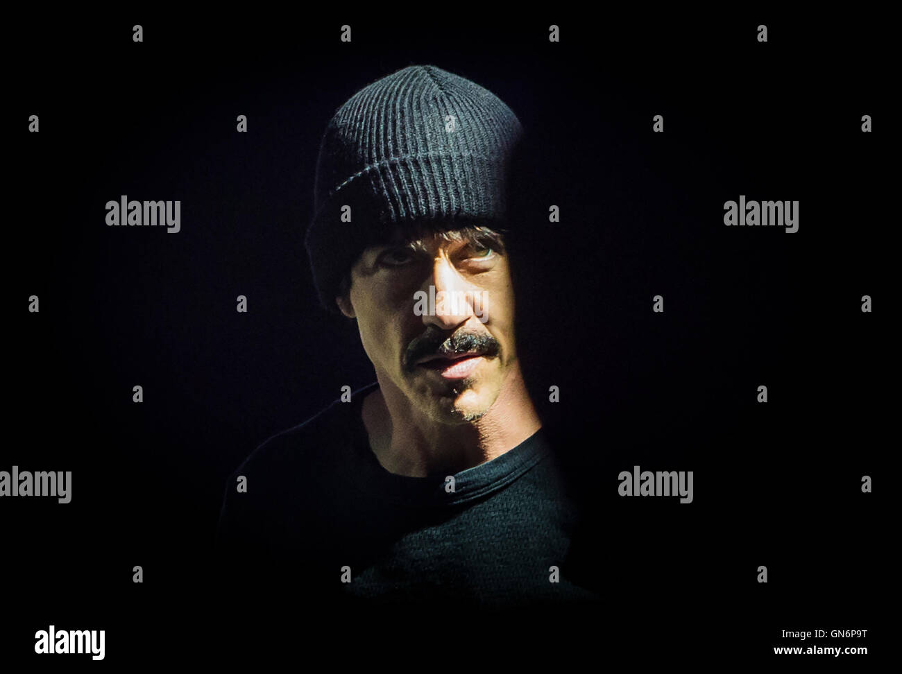 Red Hot Chili Peppers lead singer Anthony Kiedis performs during the ...