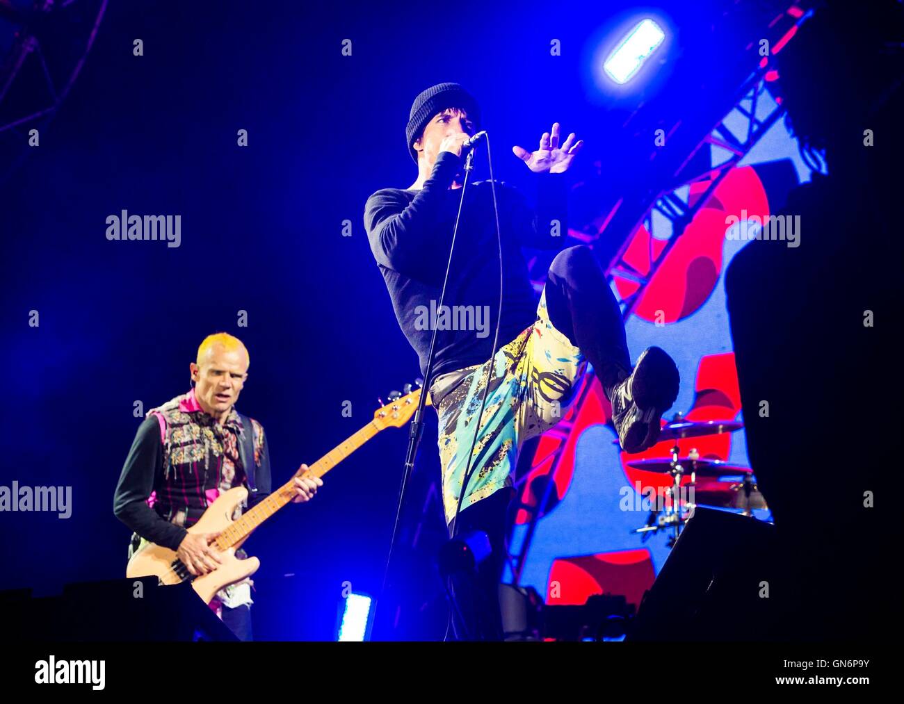 Red Hot Chili Peppers lead singer Anthony Kiedis (right) with bassist ...
