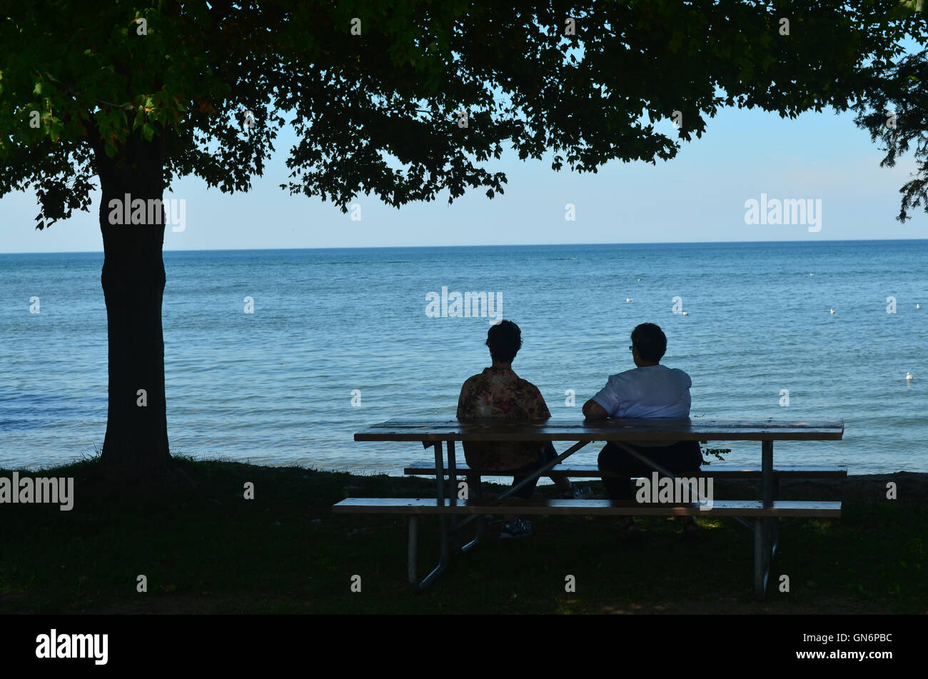 Ladies on bench hi-res stock photography and images - Alamy