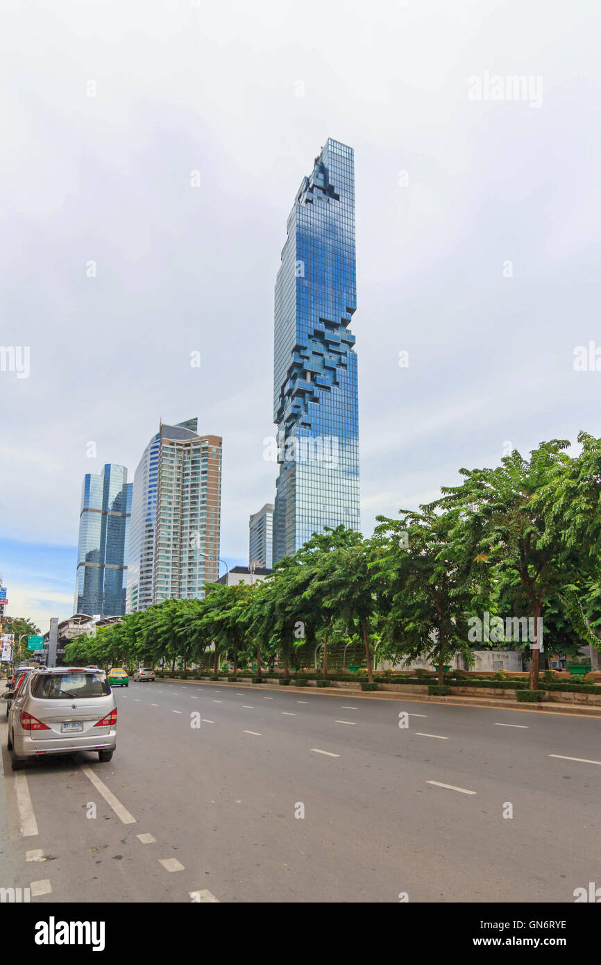 high building in city Stock Photo - Alamy
