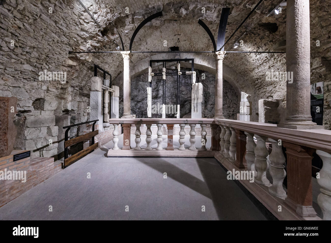 Architectural columns hi-res stock photography and images - Alamy