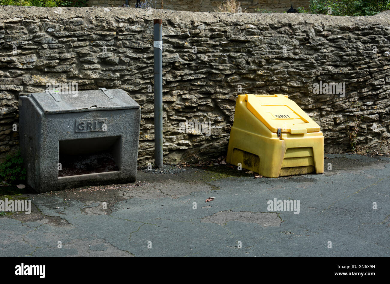 Road grit hi-res stock photography and images - Alamy