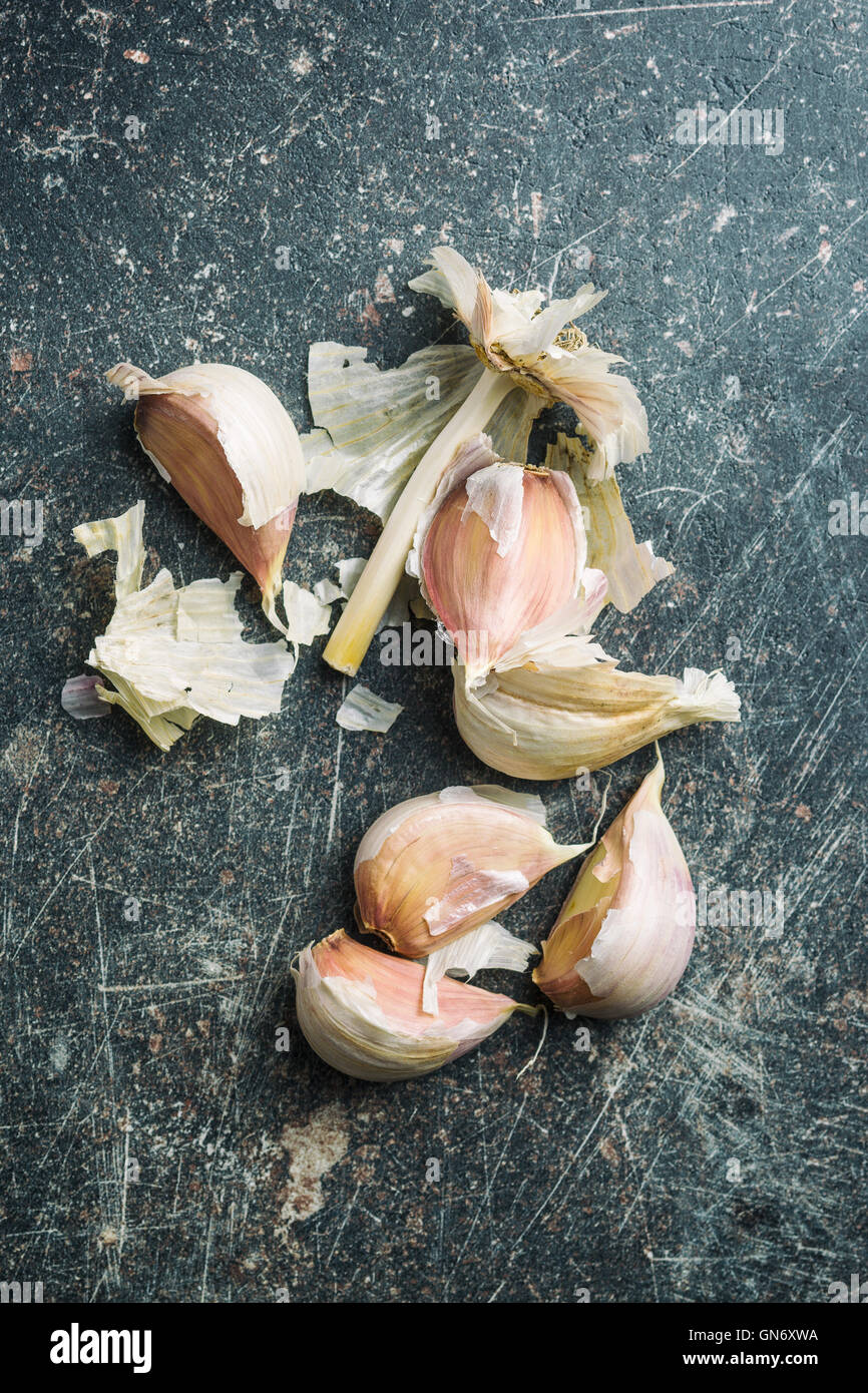 The fresh garlic. Top view Stock Photo - Alamy