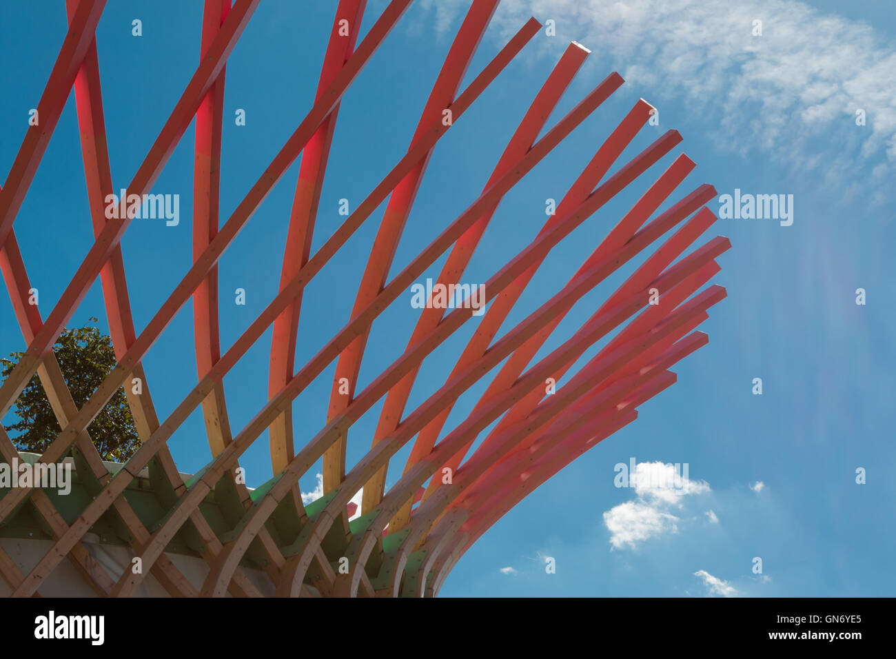 Wooden Curved Structure: Building with Modern Architectural Design ...