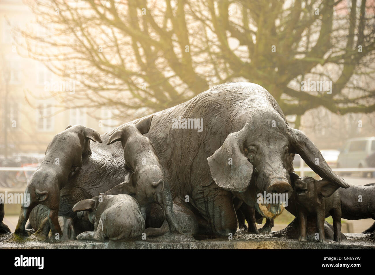 Pig sculpture statue hi-res stock photography and images - Alamy