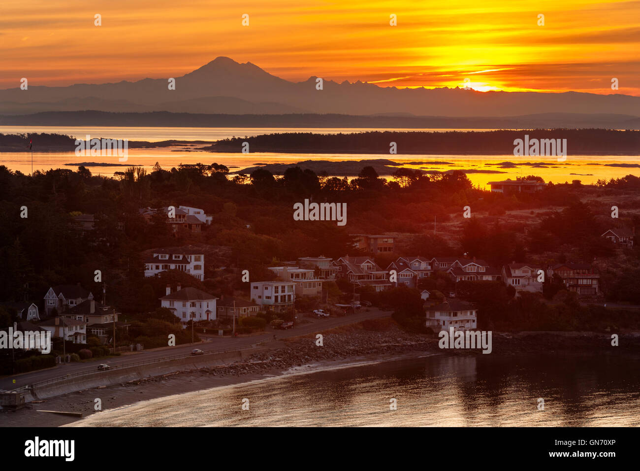 Sunrise over McNeil Bay and Mount Baker-Victoria, British Columbia ...